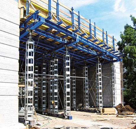 Heavy-duty supporting system DokaShore - Doka